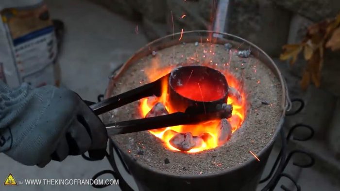 How to recycle scrap metal in the backyard by building a simple Mini ...