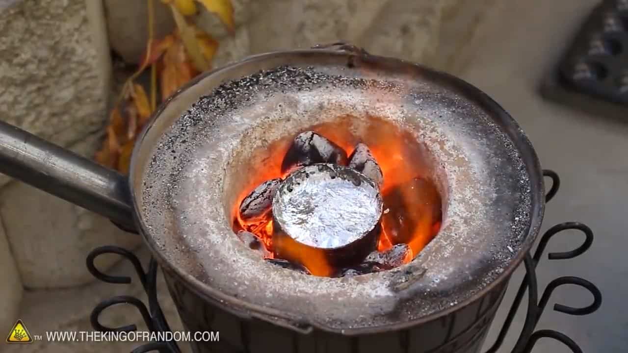 How to recycle scrap metal in the backyard by building a simple Mini ...