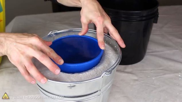 How to recycle scrap metal in the backyard by building a simple Mini ...