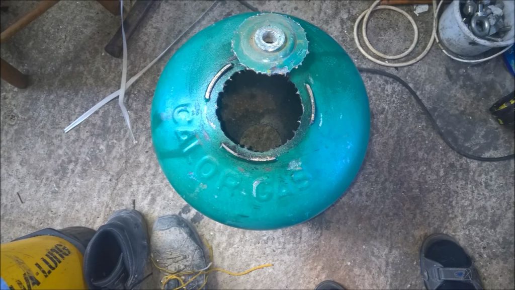 How to build a Super Efficient Outdoor Wood Stove Heater from an Old ...