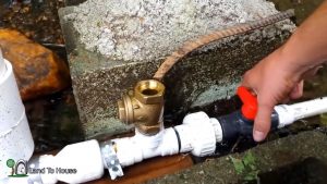 How to build an Off Grid Hydraulic Ram Pump that uses no electricity to ...