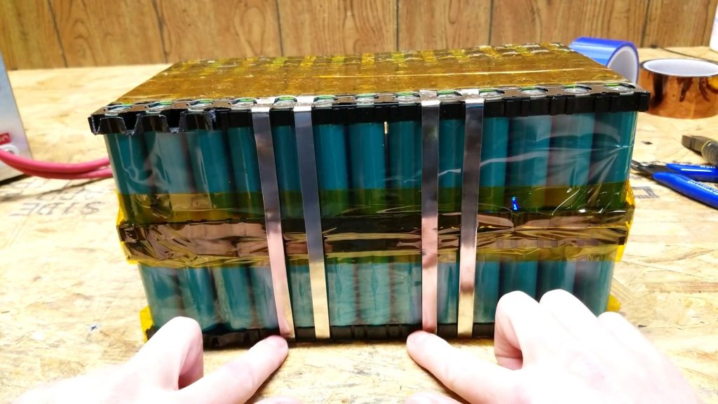 How to make a DIY 24V 72AH Emergency Power Backup System using Old ...