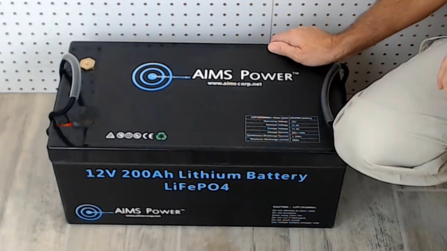 How to build an emergency 5kWH Portable Lithium Solar Generator from ...