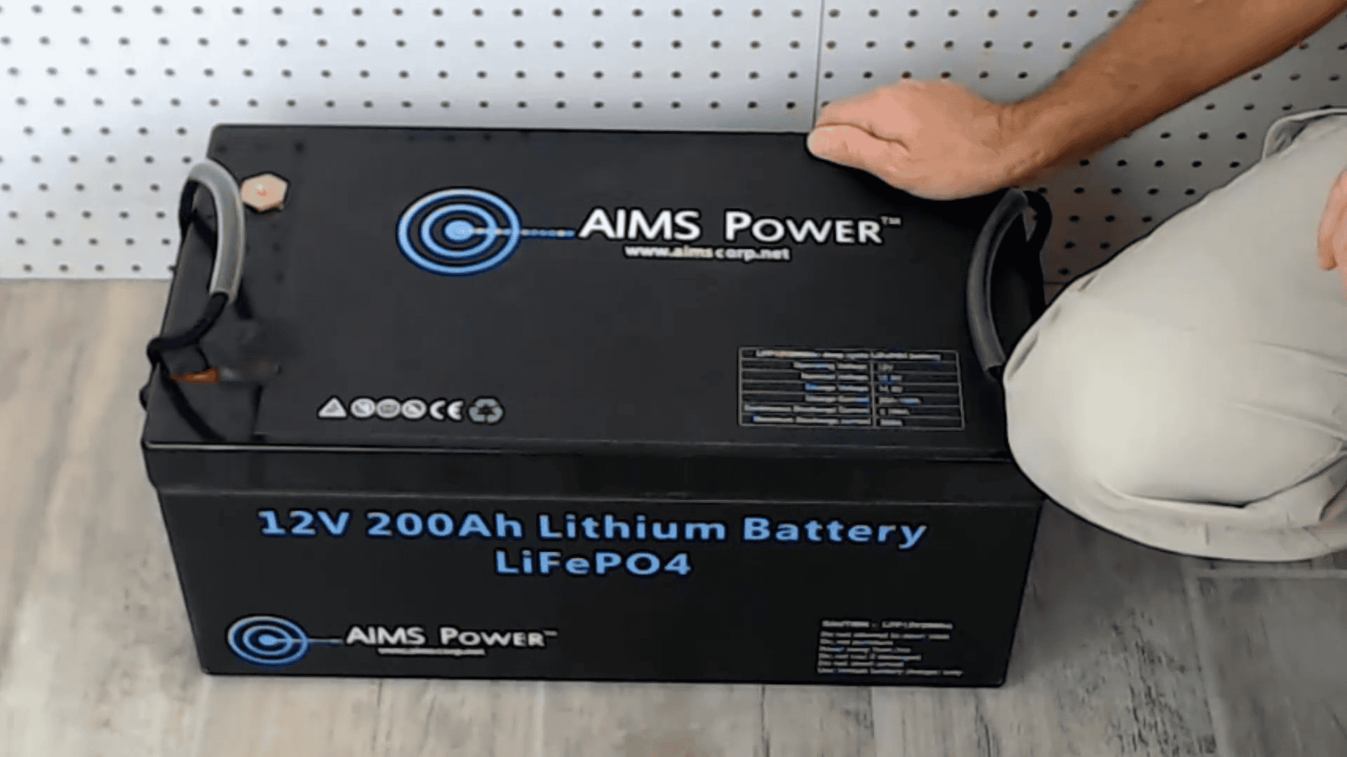 How to build an emergency 5kWH Portable Lithium Solar Generator from ...