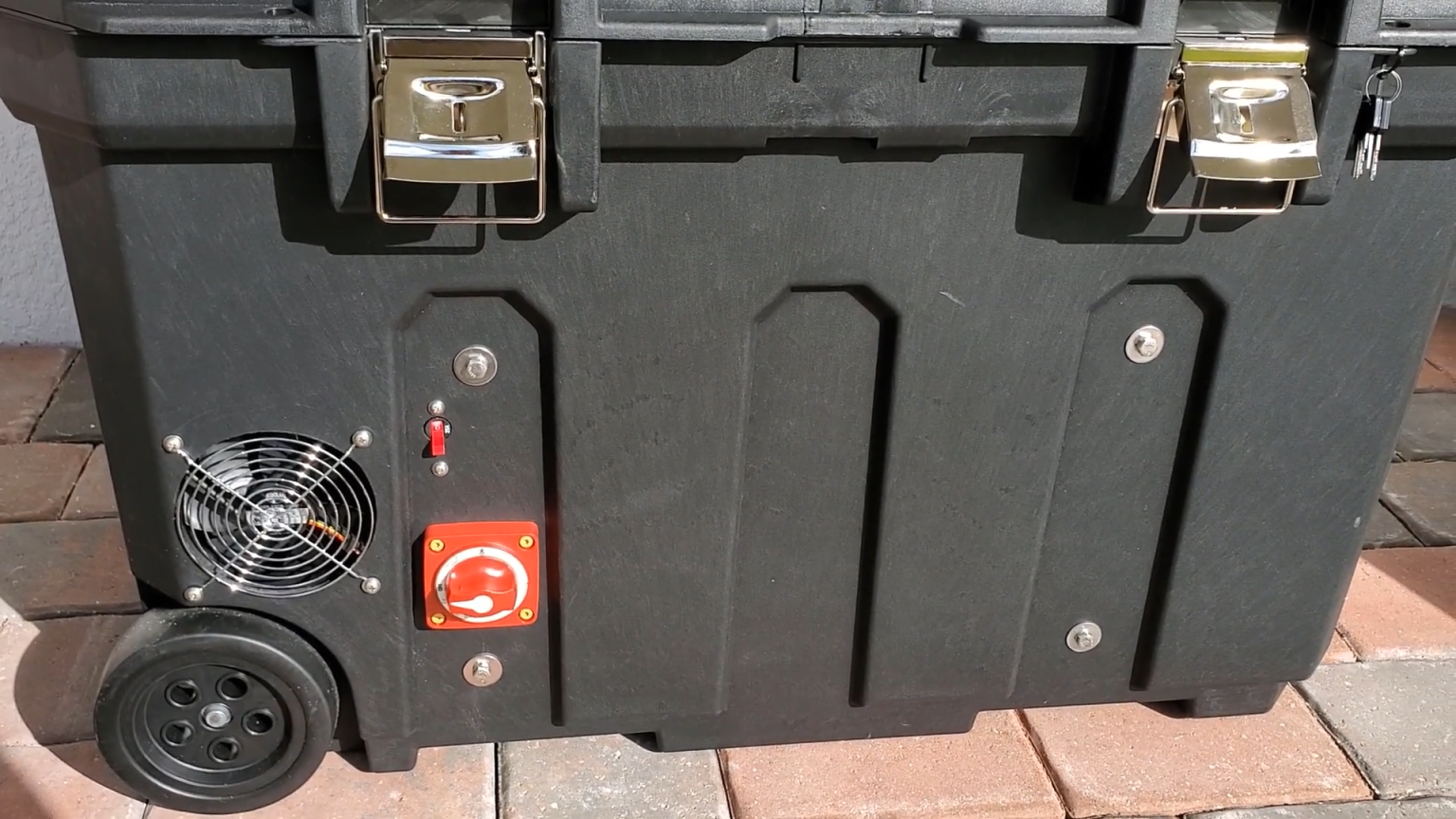 How to build an emergency 5kWH Portable Lithium Solar Generator from ...
