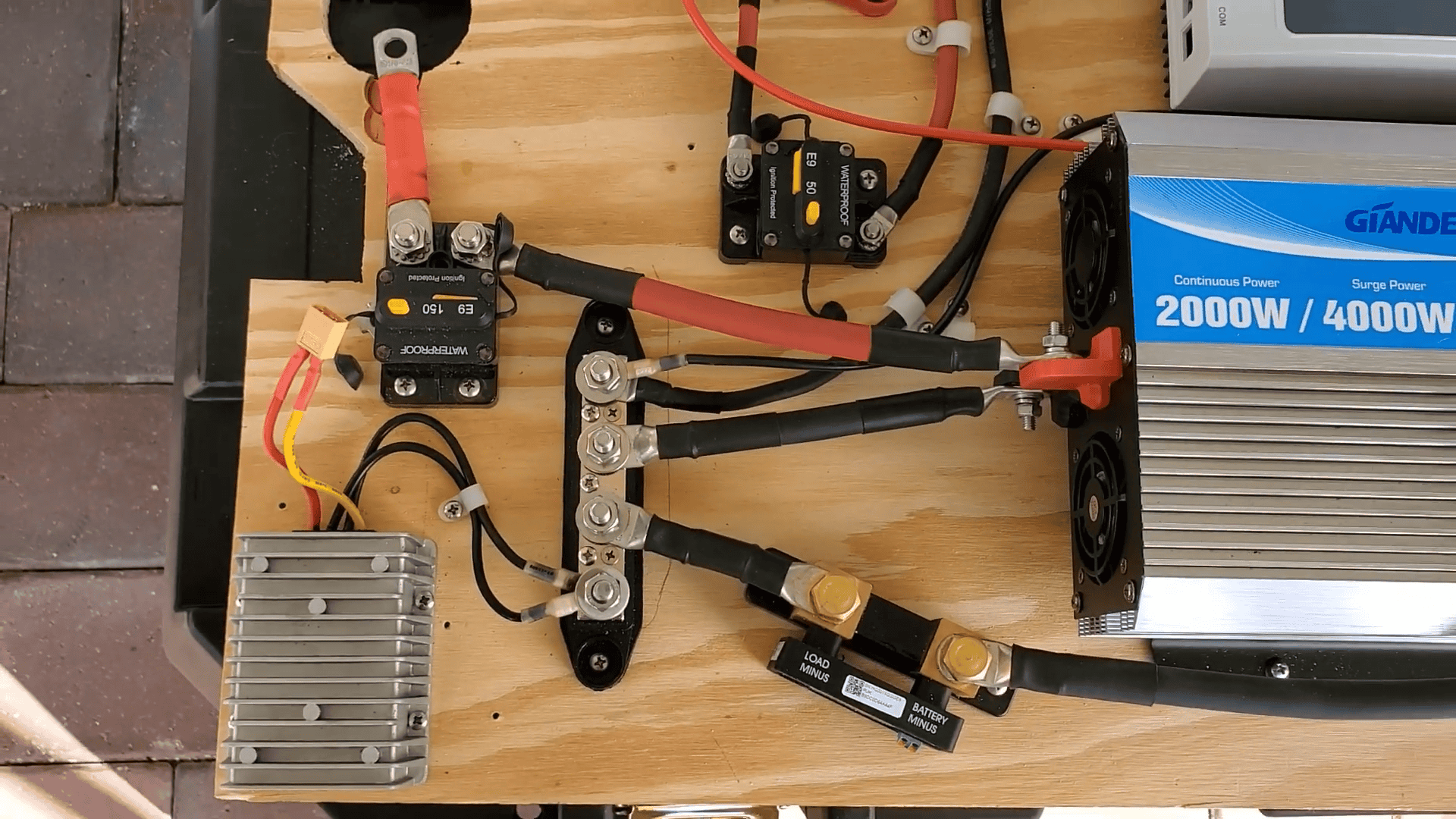How to build an emergency 5kWH Portable Lithium Solar Generator from ...
