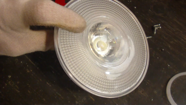 How to build a 15W Powerful Simple Flashlight from an Old burnt ...