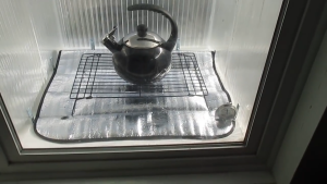 How to build an Off Grid Solar Box Window Heater using Greenhouse ...
