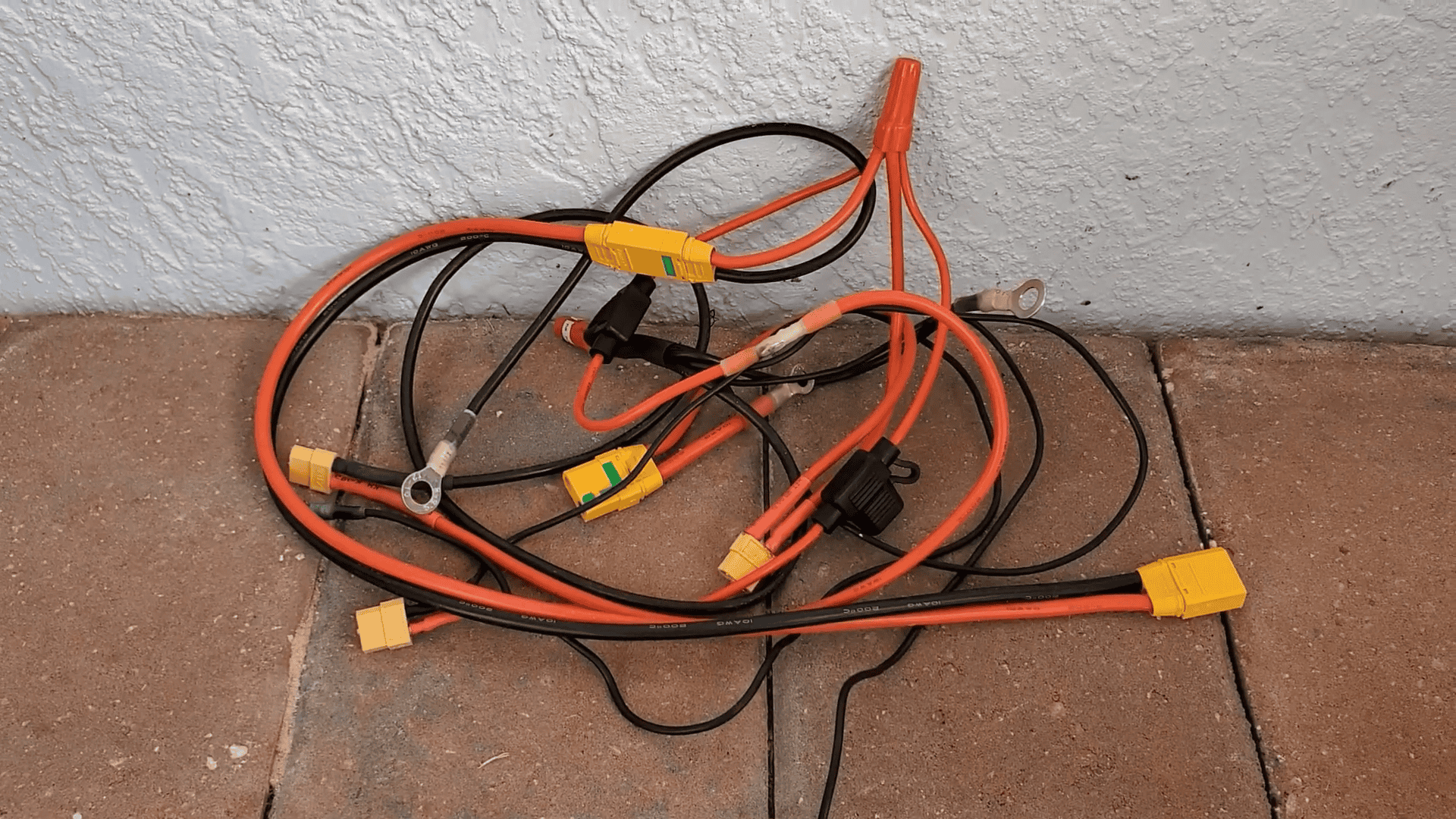 How to build an emergency 5kWH Portable Lithium Solar Generator from ...