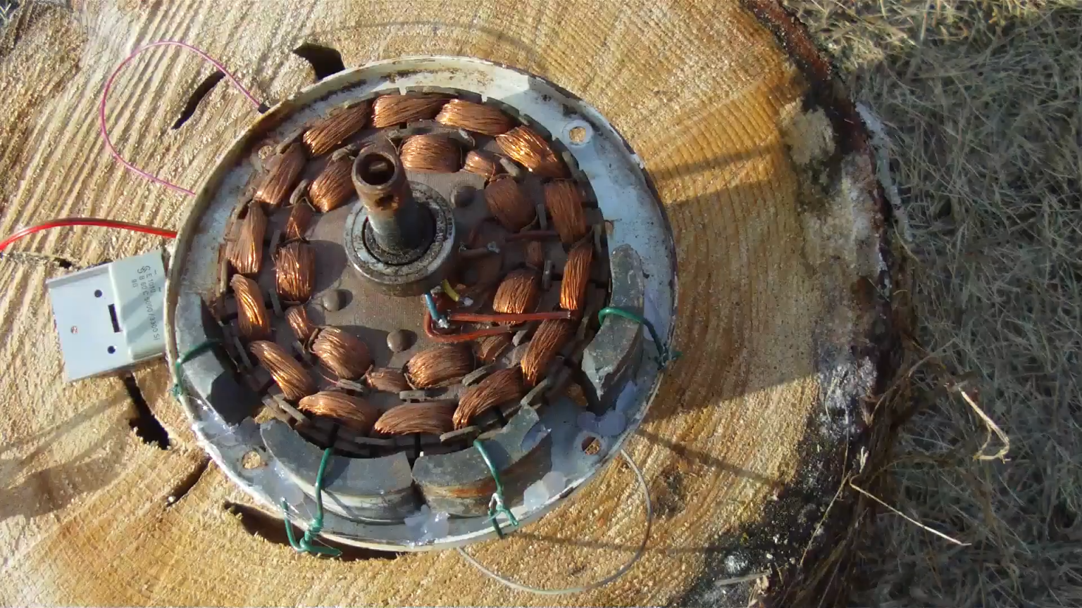 How to build a Homemade Vertical Axis Wind Turbine Generator from Scrap ...