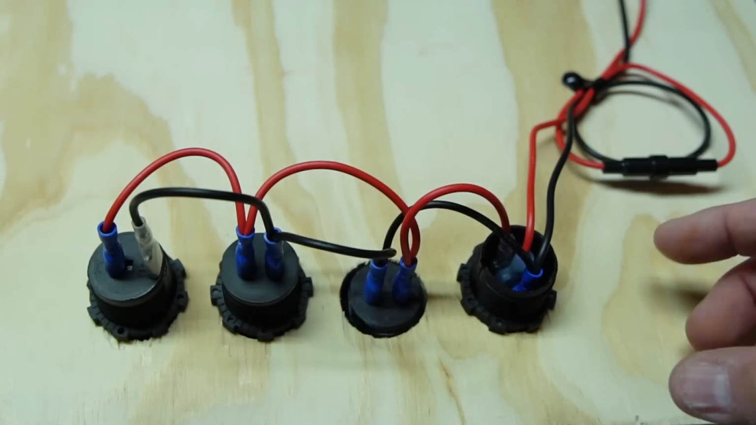 How to build a Simple Solar Portable Power Station as a backup power ...