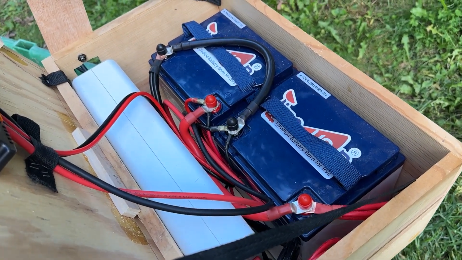 How to build a Simple Solar Powered Battery Backup System for camping ...