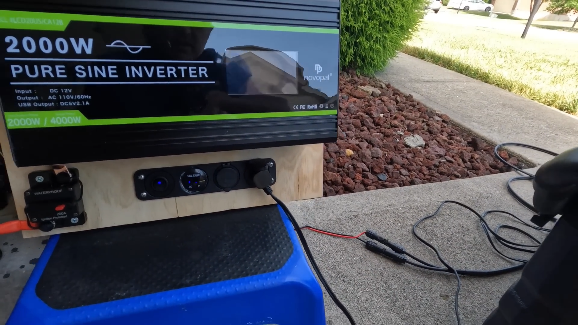 How to build a Simple Solar Portable Power Station as a backup power source in emergencies