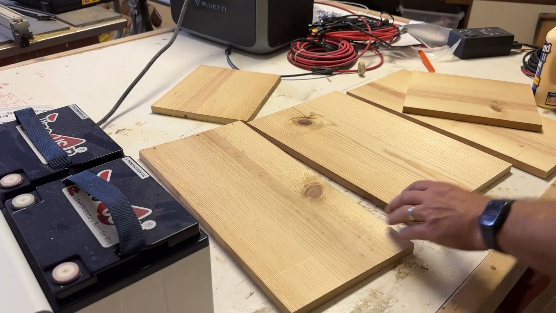 How to build a Simple Solar Powered Battery Backup System for camping ...